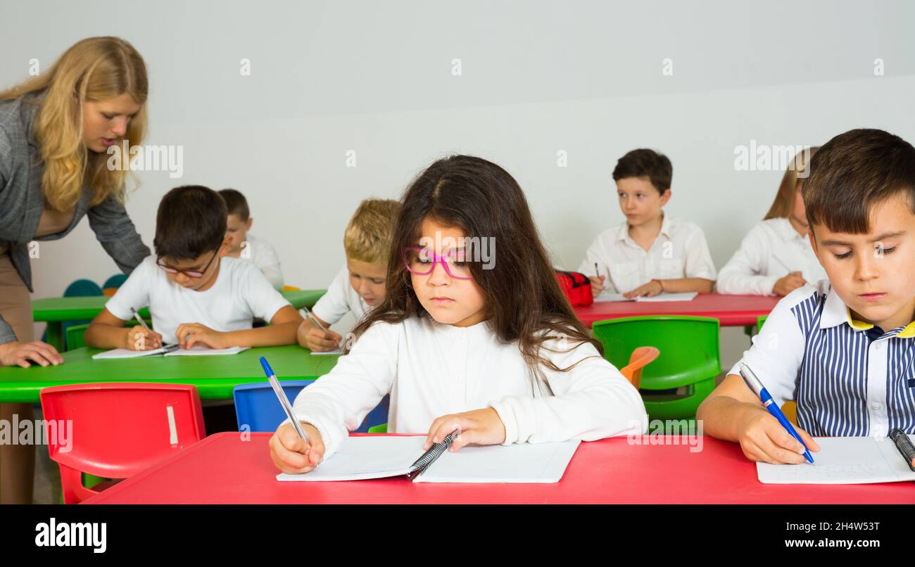 Teacher working with small group hi-res stock photography and images ...