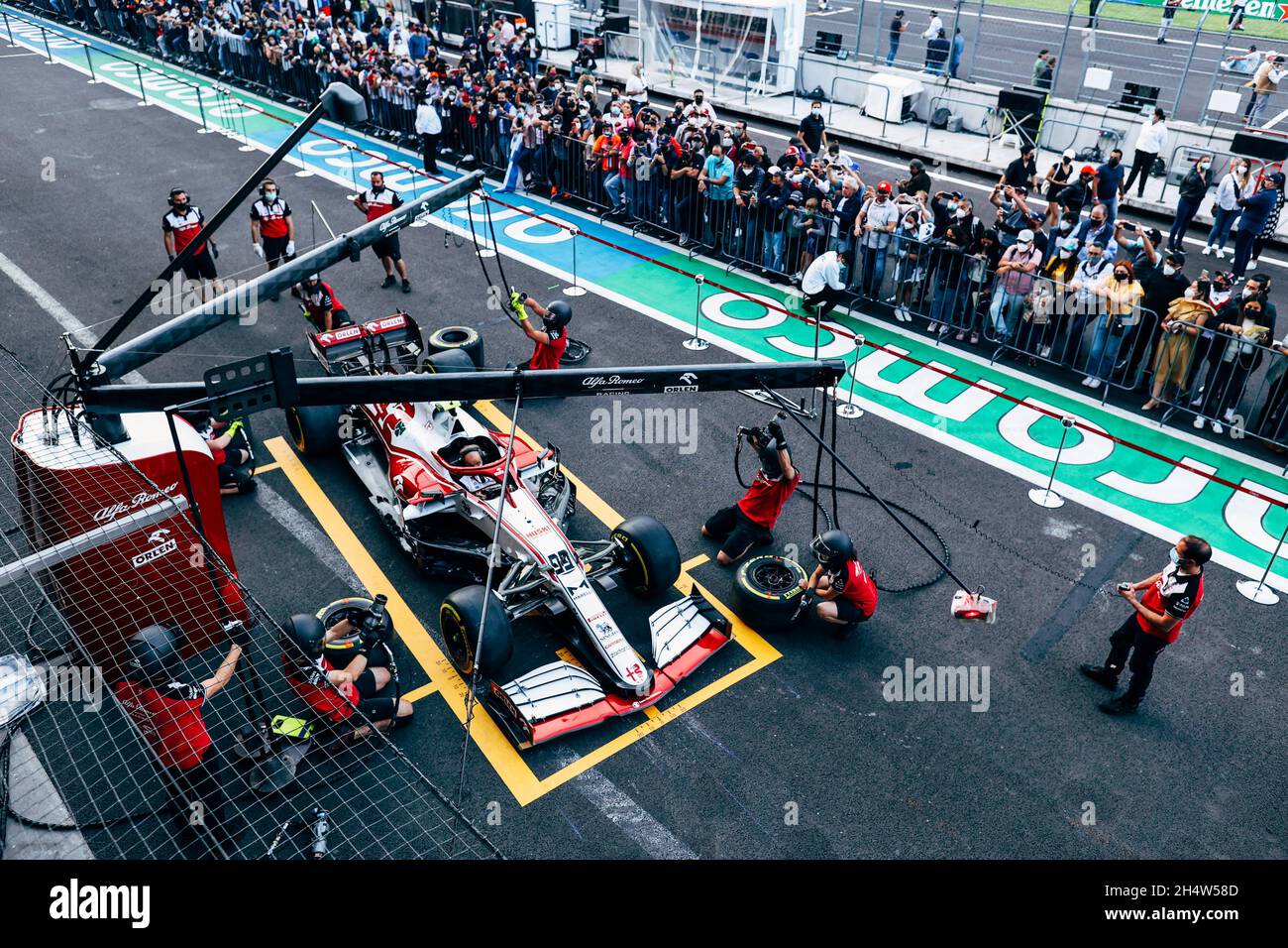 Alfa Romeo Racing ORLEN C41, pitstop practice during the Formula 1 Gran ...