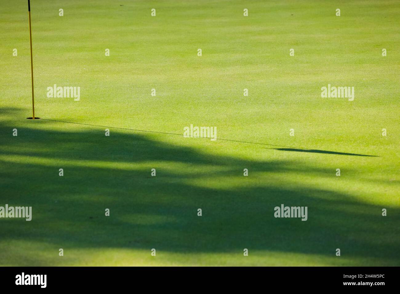 Putting green shadow flag sand hi-res stock photography and images - Alamy