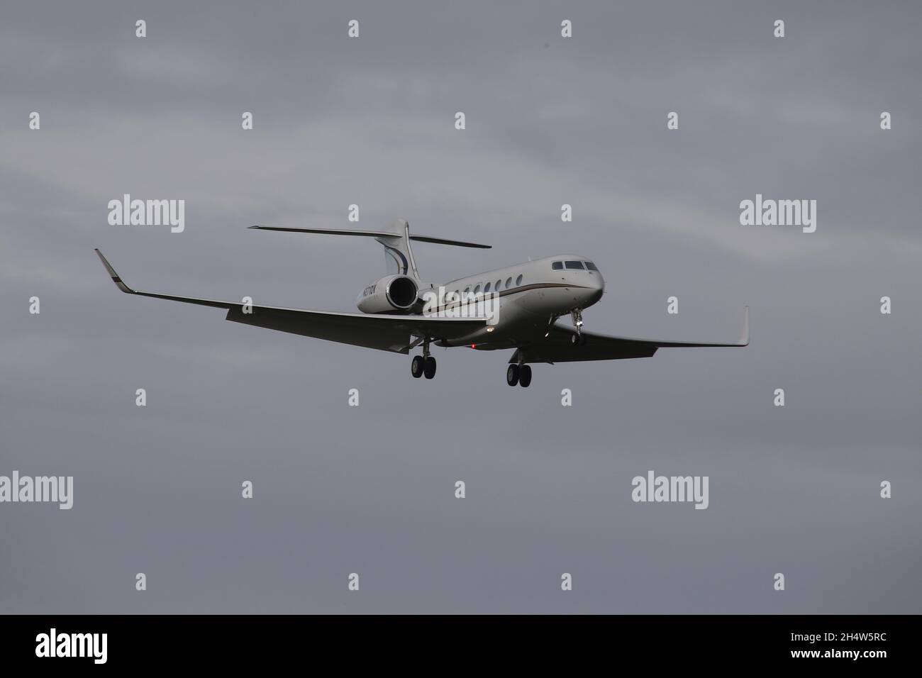N271DV, a Gulfstream Aerospace G650ER owned by billionaire Jeff Bezos ...