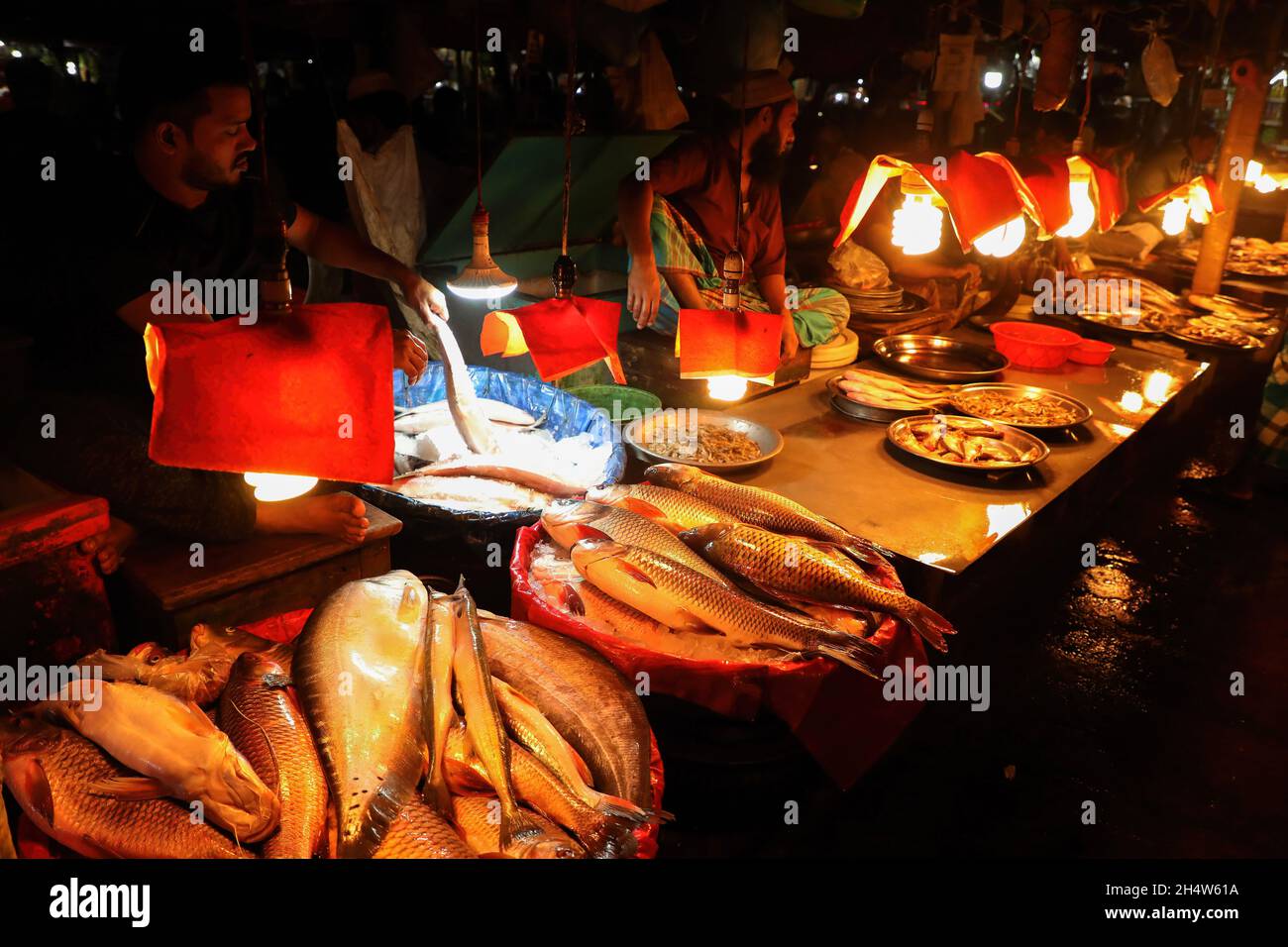 Dhaka, Bangladesh. 04th Nov, 2021. A local indoor fish market seen in ...