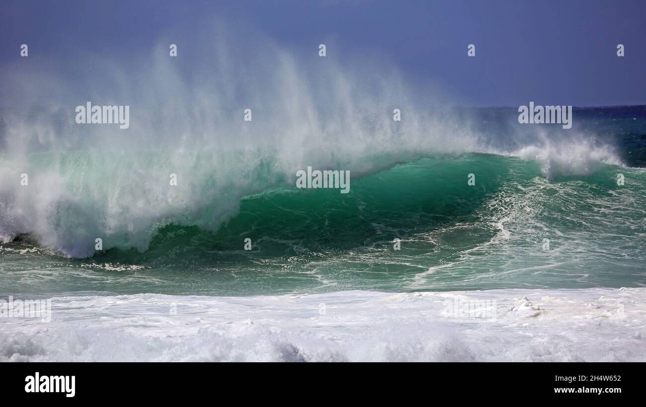 Green wave - Hawaii Stock Photo - Alamy