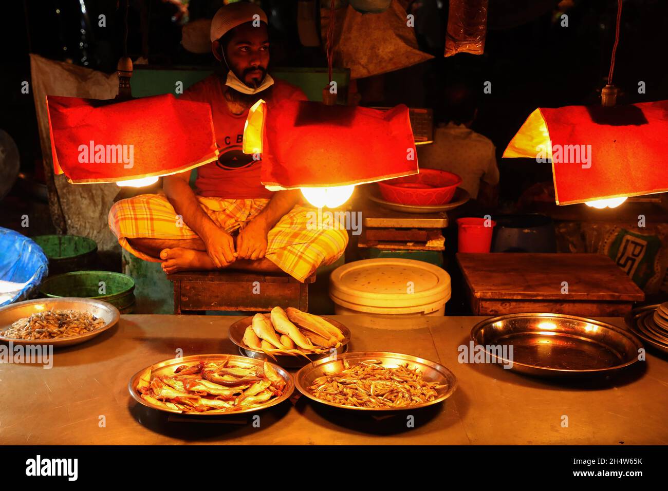 Dhaka, Bangladesh. 04th Nov, 2021. A local indoor fish market seen in ...