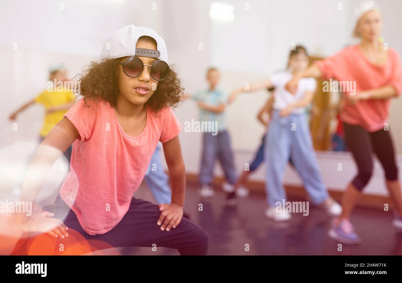 African girl hip hop dancer performing at class Stock Photo - Alamy