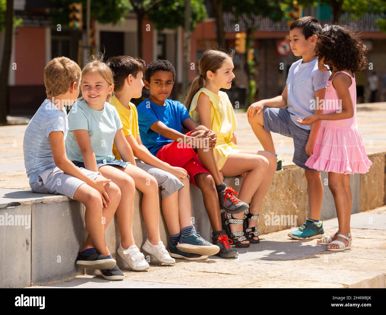 Portrait of children during conversation outdoors Stock Photo - Alamy
