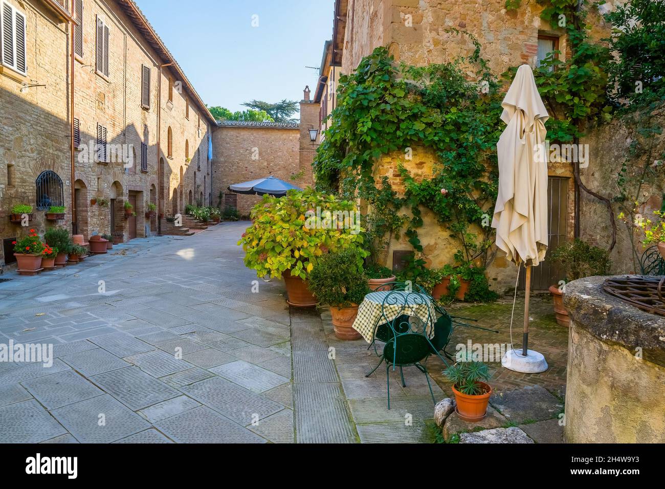 Beautiful quiet streets ancient hi-res stock photography and images - Alamy