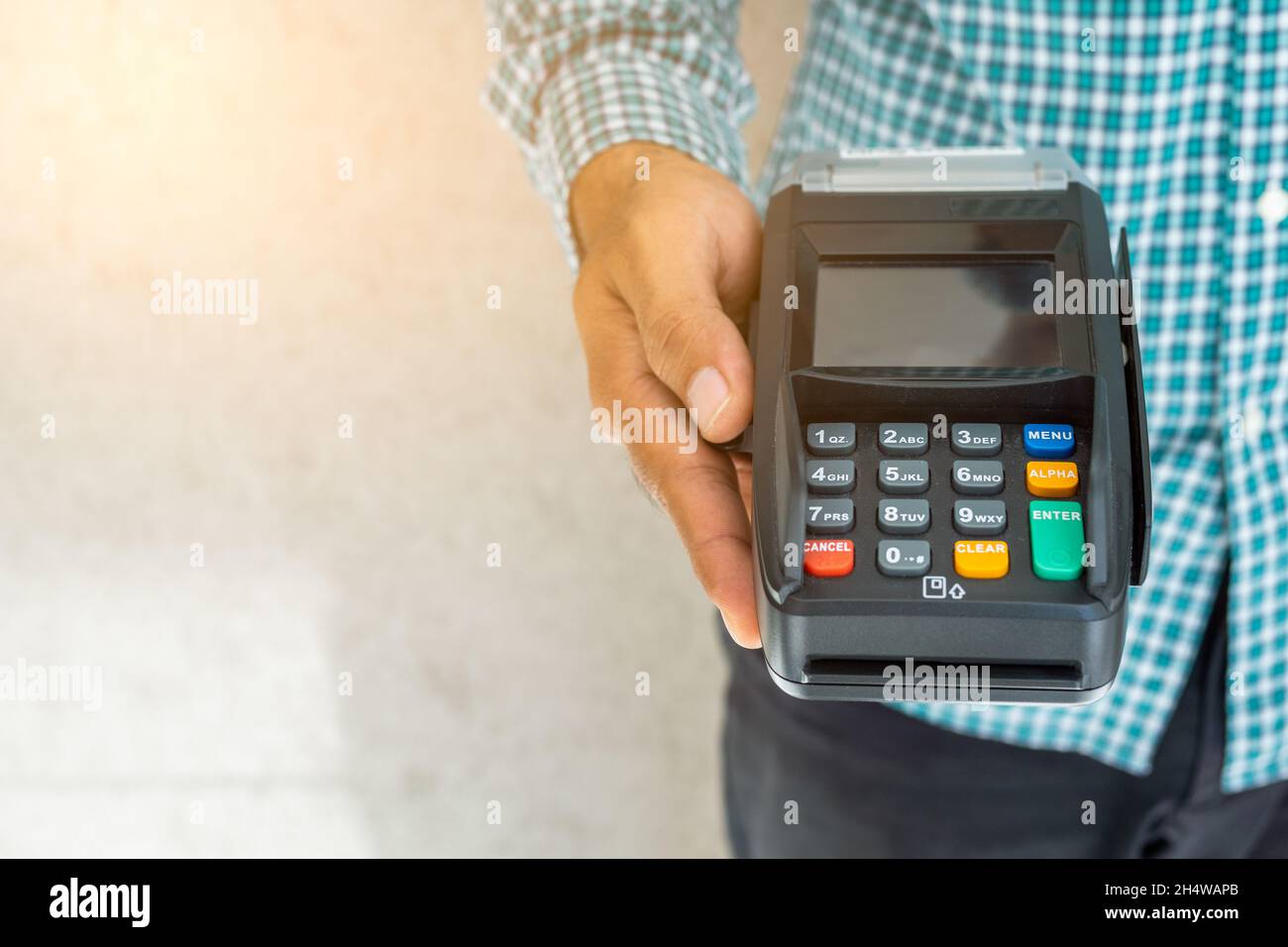 Hand man with credit card machine Stock Photo - Alamy