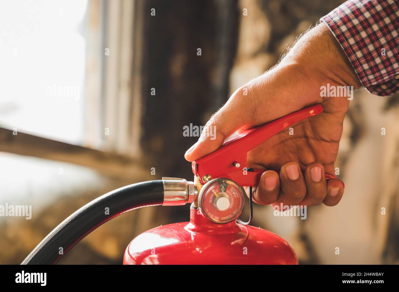 Close up hand Fireman using fire extinguisher fighting Stock Photo - Alamy