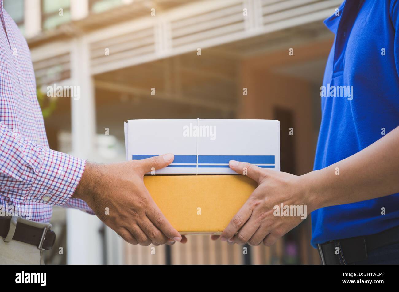 Hand accepting a delivery of boxes from deliveryman Stock Photo - Alamy