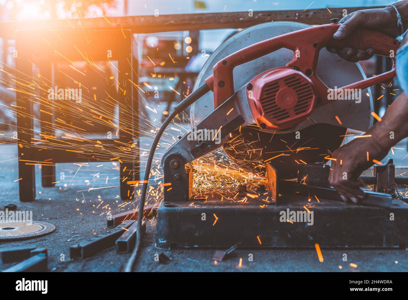 Mechanic using circular machine hi-res stock photography and images - Alamy