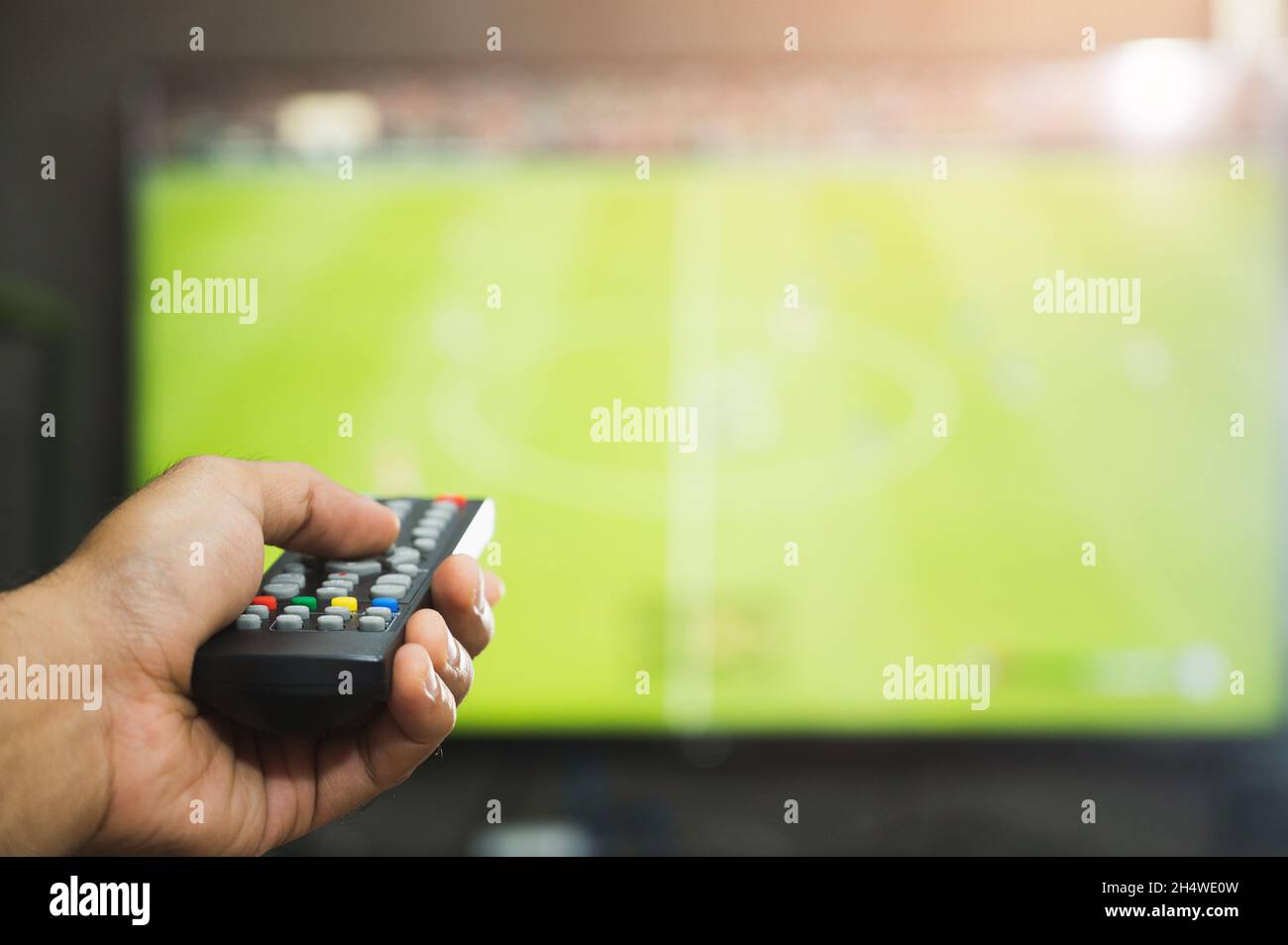 Man holding tv remote hi-res stock photography and images - Alamy