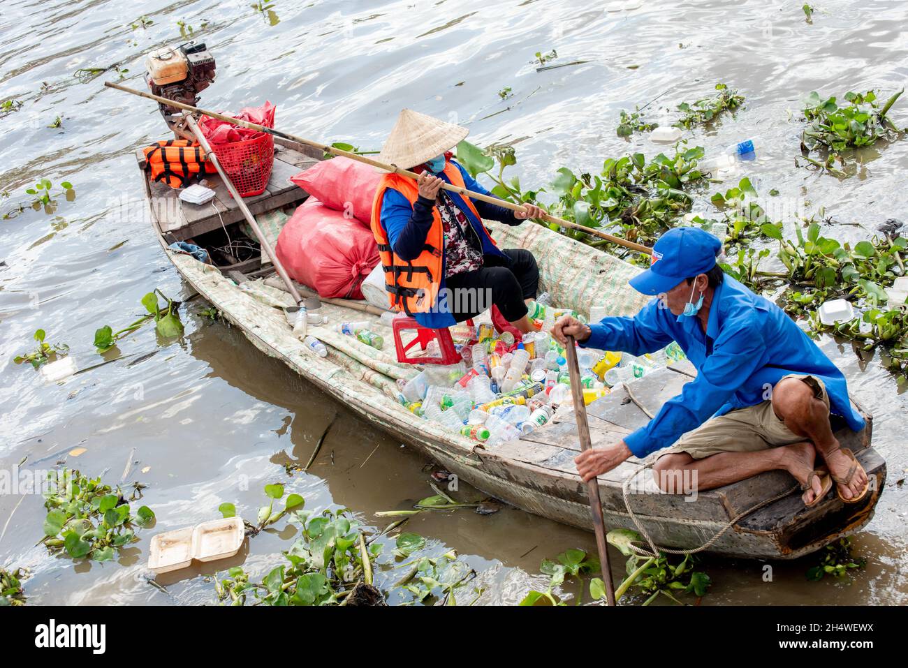 Plastic bag underwater river hi-res stock photography and images - Alamy