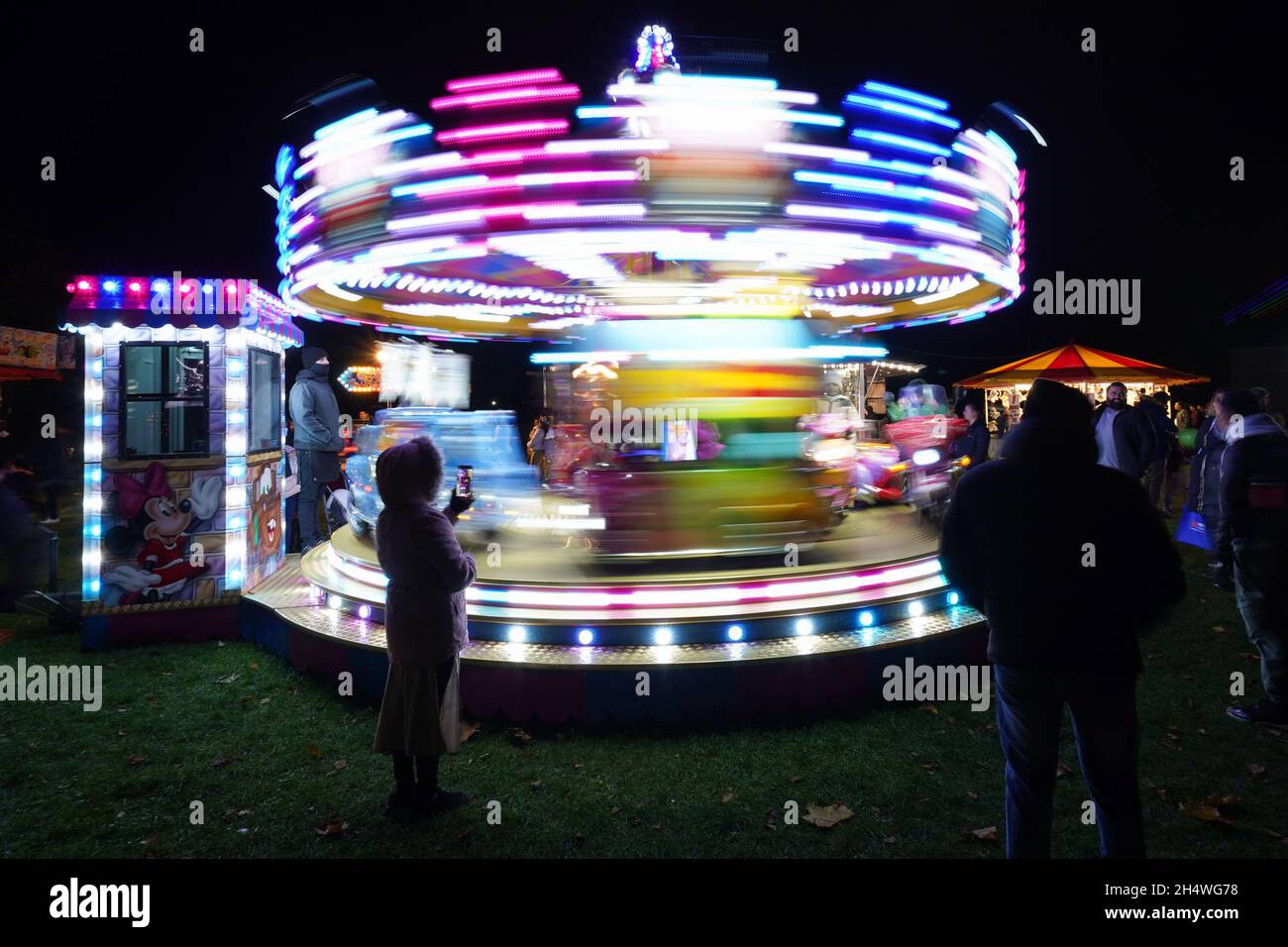 Children at fairground hi-res stock photography and images - Alamy