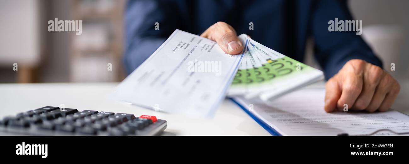 Handing money purchase hi-res stock photography and images - Alamy