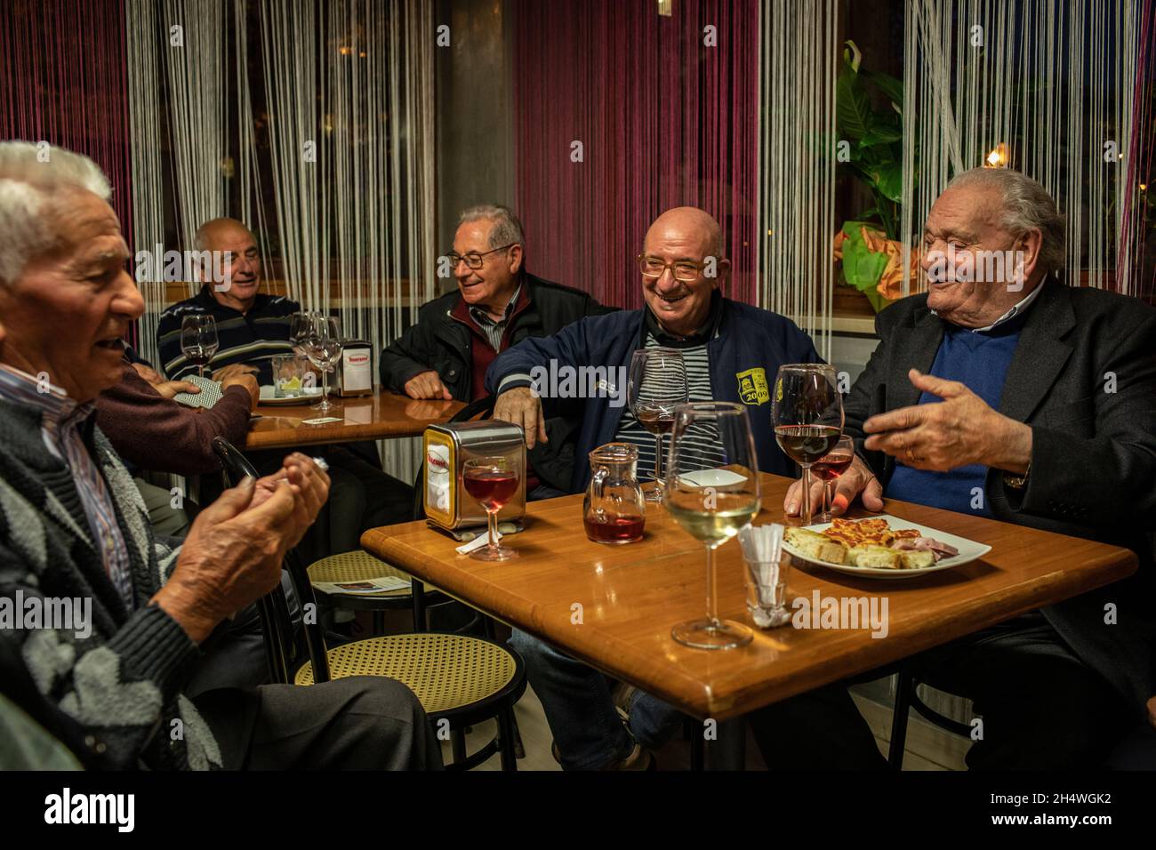 Old friendships hi-res stock photography and images - Alamy