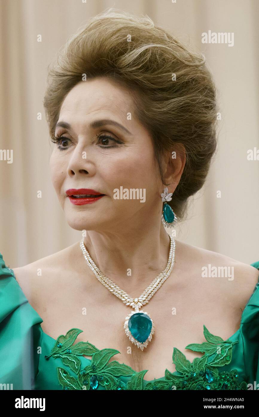 Dewi sukarno hi-res stock photography and images - Alamy