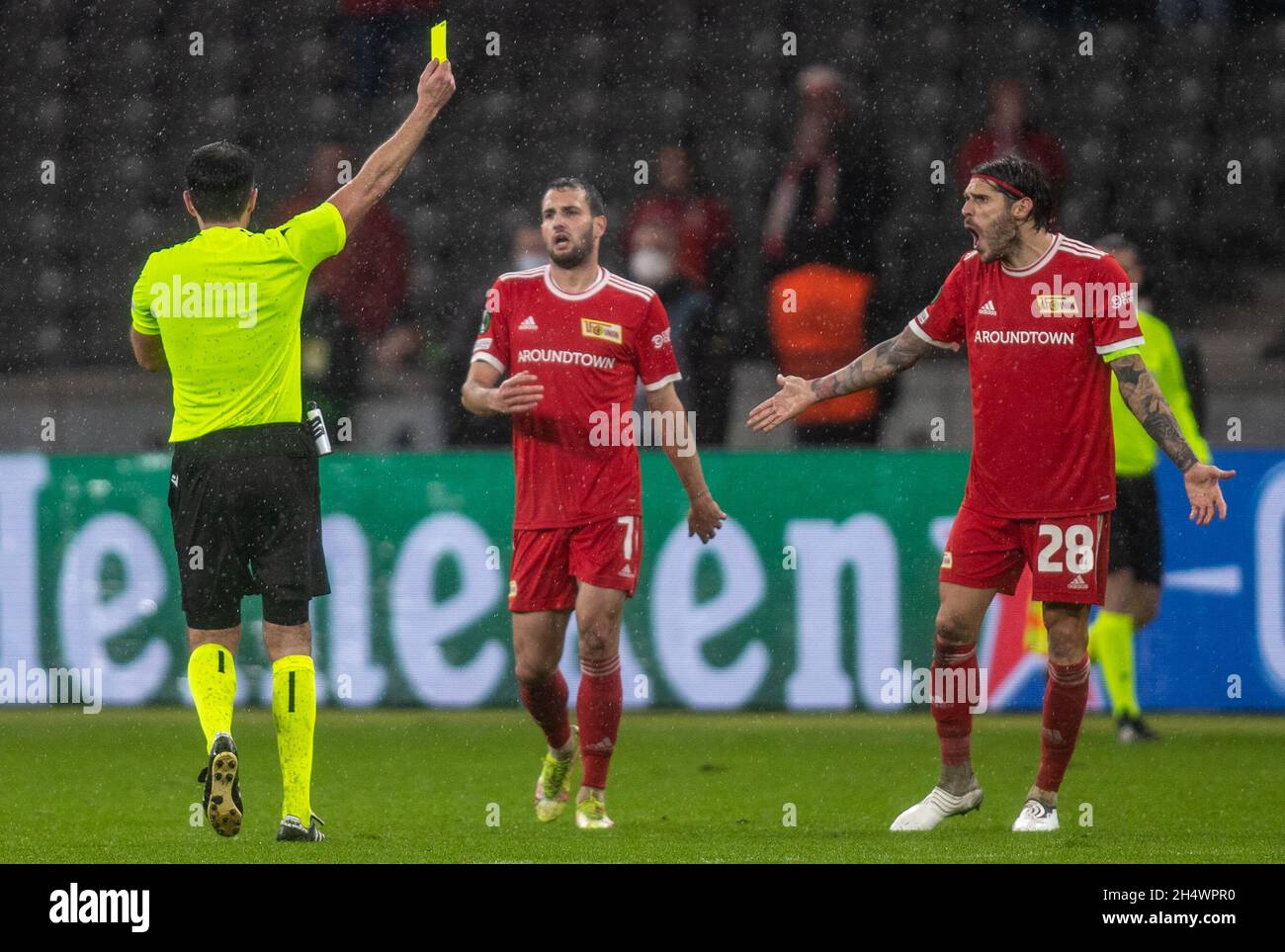 Referee daniel stefanski hi-res stock photography and images - Alamy