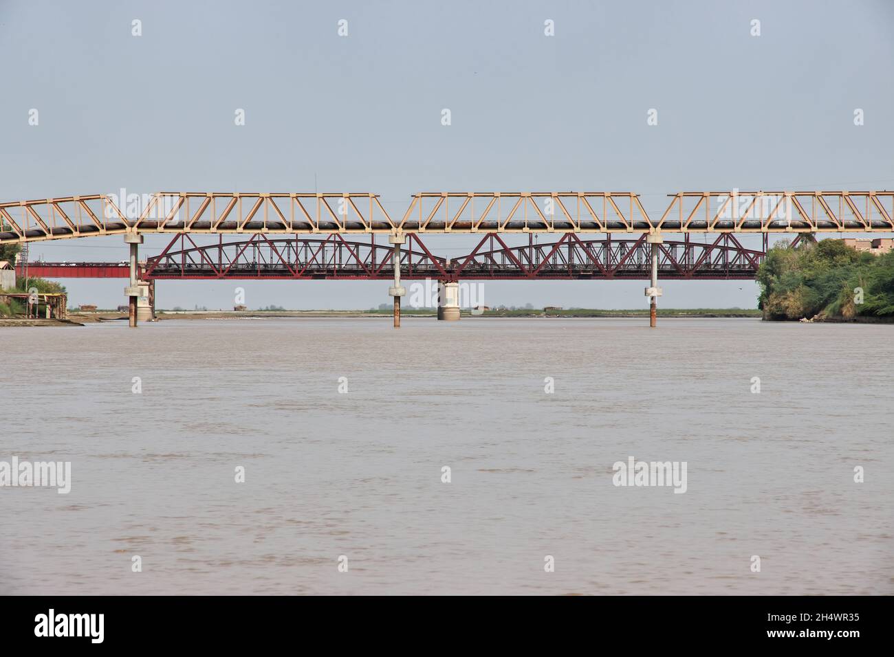 Lansdowne Bridge on Indus river, Sukkur, Pakistan Stock Photo - Alamy