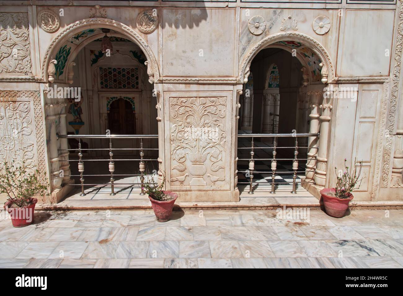 Sadhu Belo, a vintage Hindu temple in Sukkur, Pakistan Stock Photo - Alamy