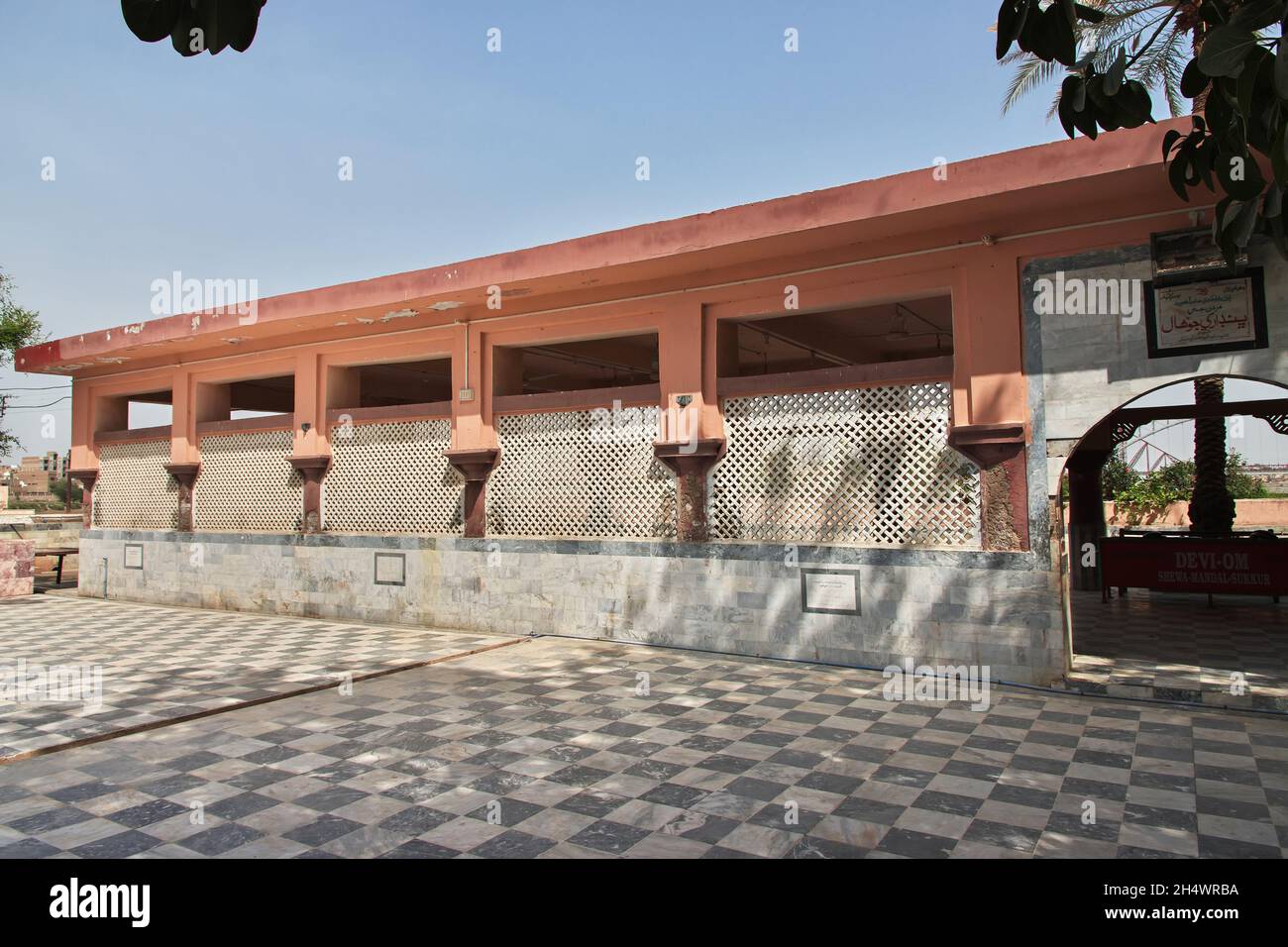 Sadhu Belo, a vintage Hindu temple in Sukkur, Pakistan Stock Photo - Alamy