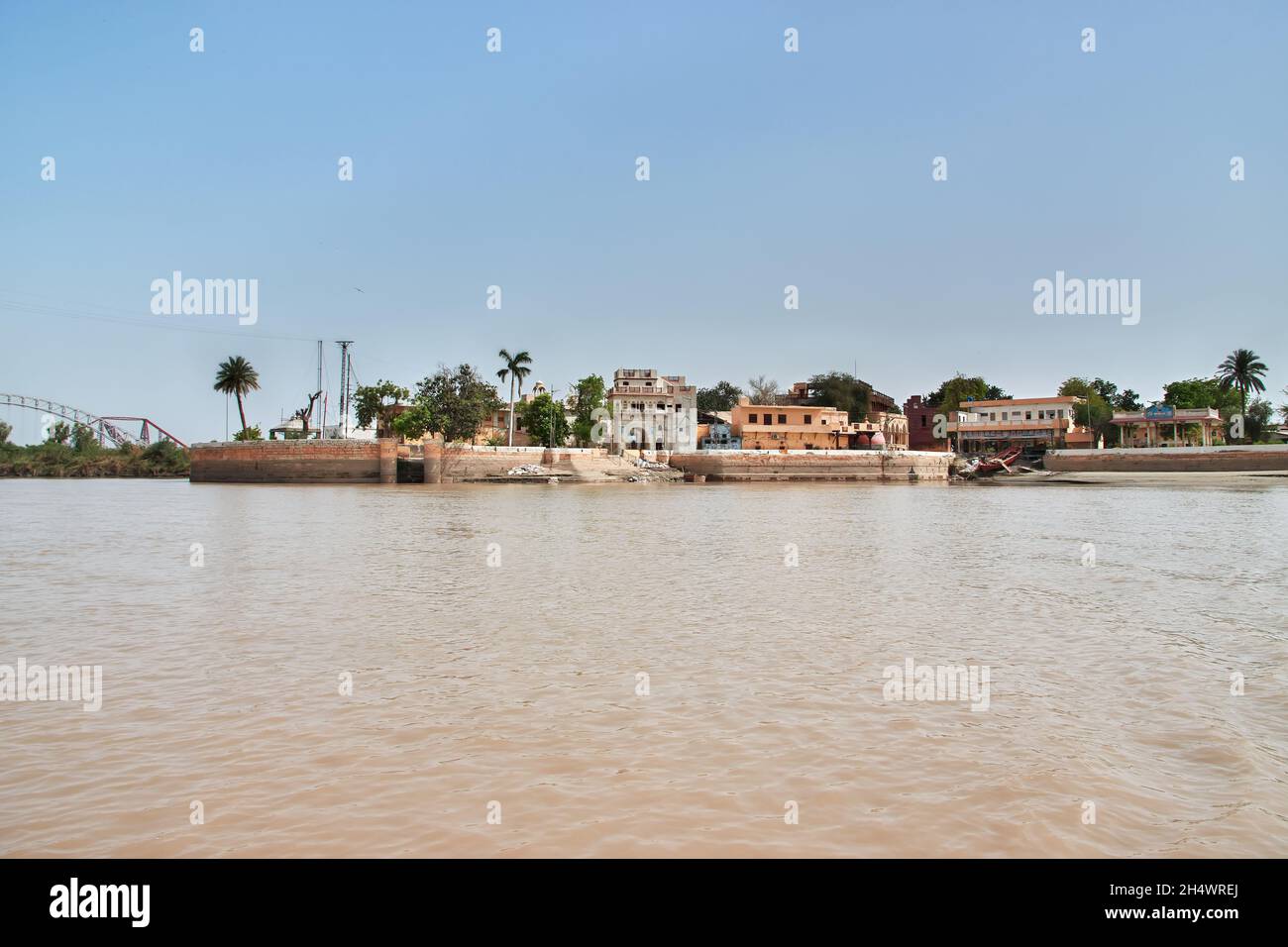 Sadhu Belo, a vintage Hindu temple in Sukkur, Pakistan Stock Photo - Alamy