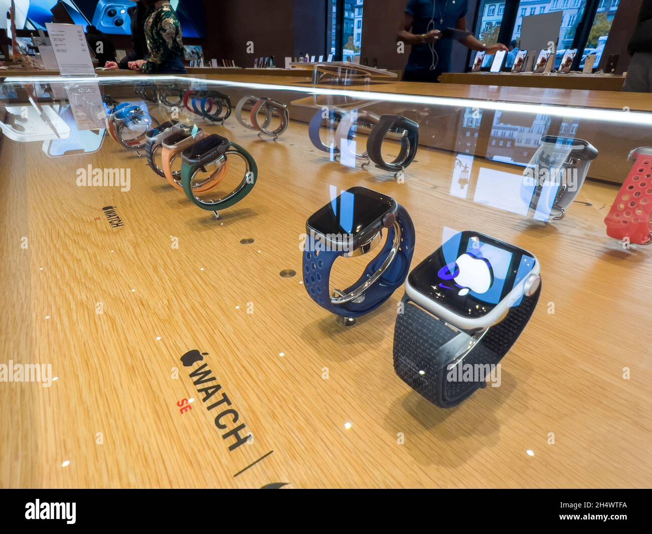 lose-up of new wearable computer Apple Watch Series 7 SE smartwatch ...