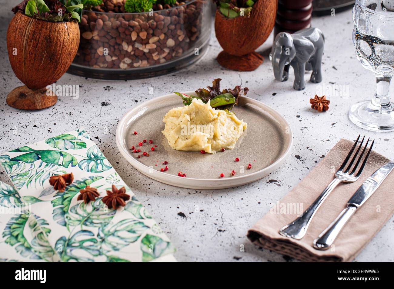 Portion of mashed potato garnish Stock Photo - Alamy