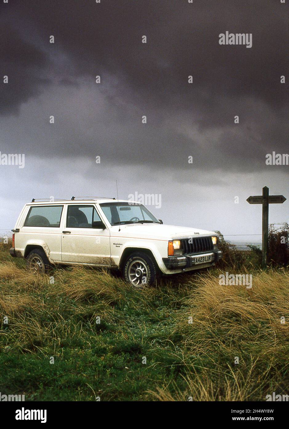 Jeep Cherokee 4x4 on a road trip along the drovers trail green lanes in ...