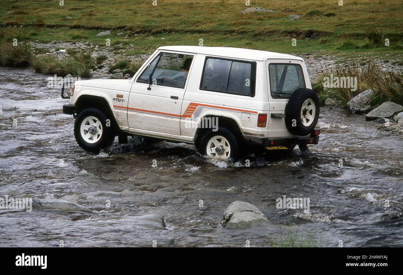 Mitsubishi Shogun SWB on a 4x4 road trip along the drovers trail green ...