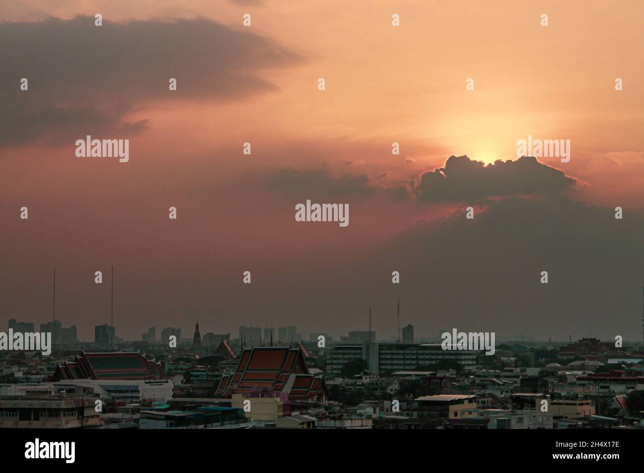 Dramatic sky over city hi-res stock photography and images - Alamy