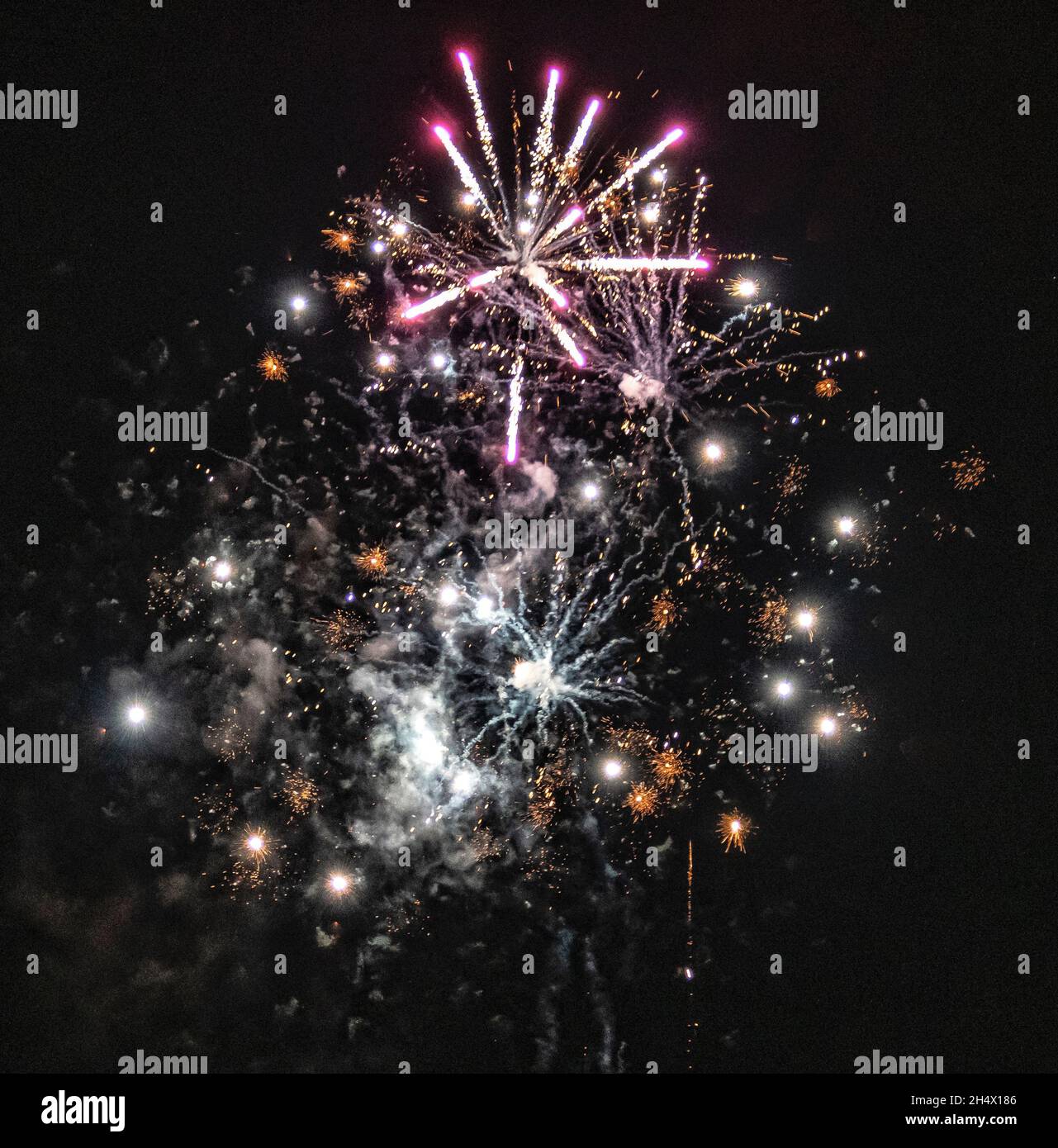 Firework patterns hi-res stock photography and images - Alamy