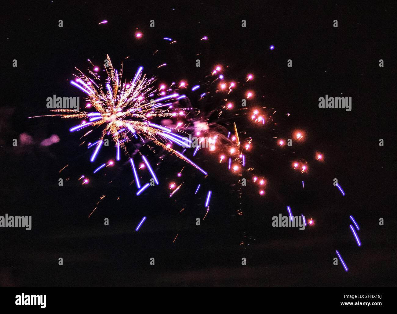 Night sky with firework hi-res stock photography and images - Alamy
