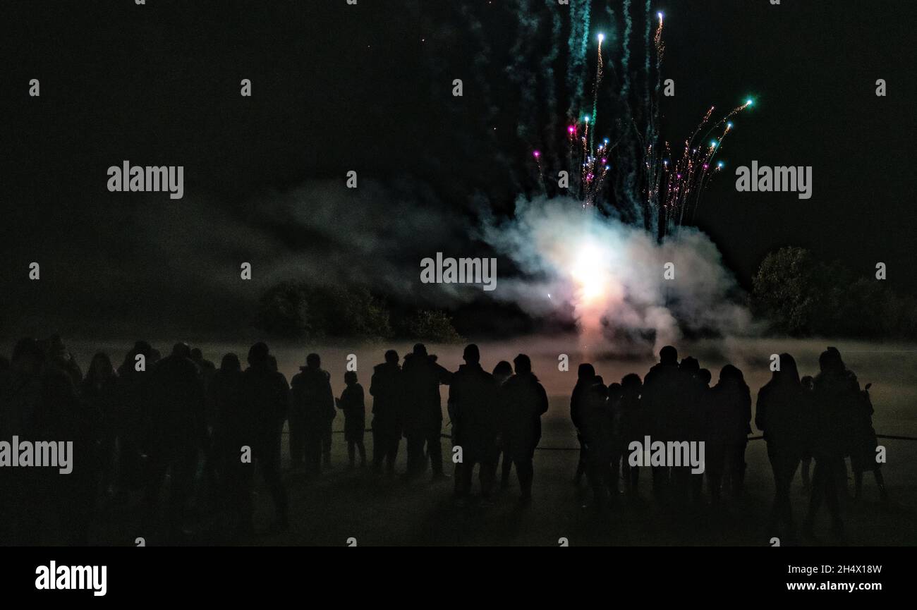 Fireworks silhouette hi-res stock photography and images - Alamy