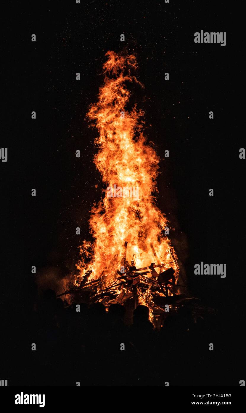 Bonfire with sparks blowing into the night sky Stock Photo - Alamy