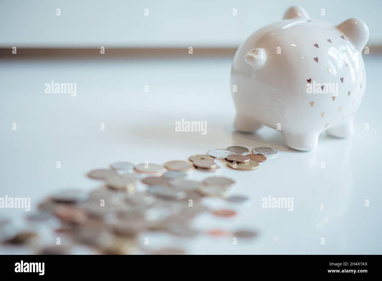 Leaving money behind hi-res stock photography and images - Alamy