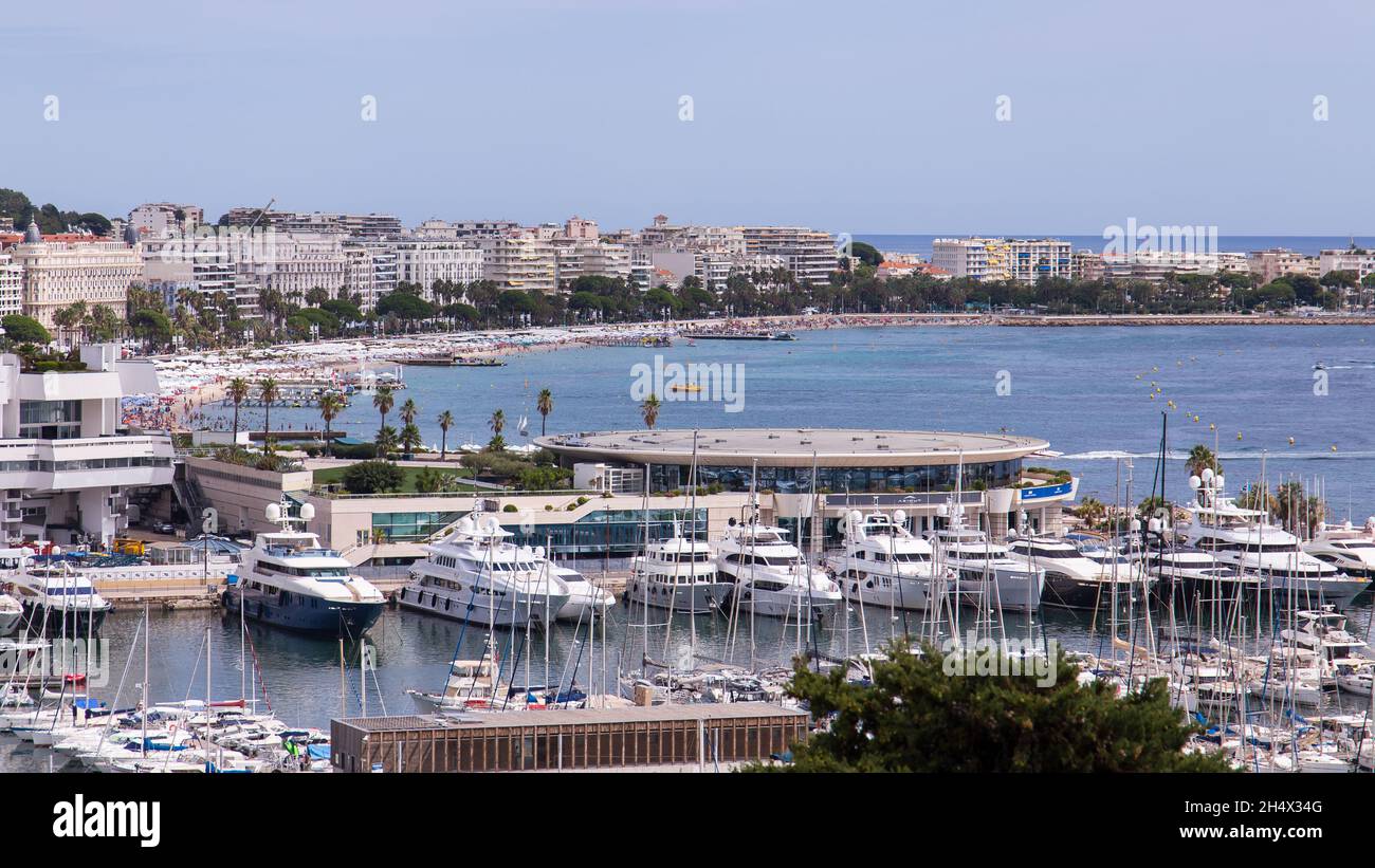 Cannes harbour 2021 hi-res stock photography and images - Alamy