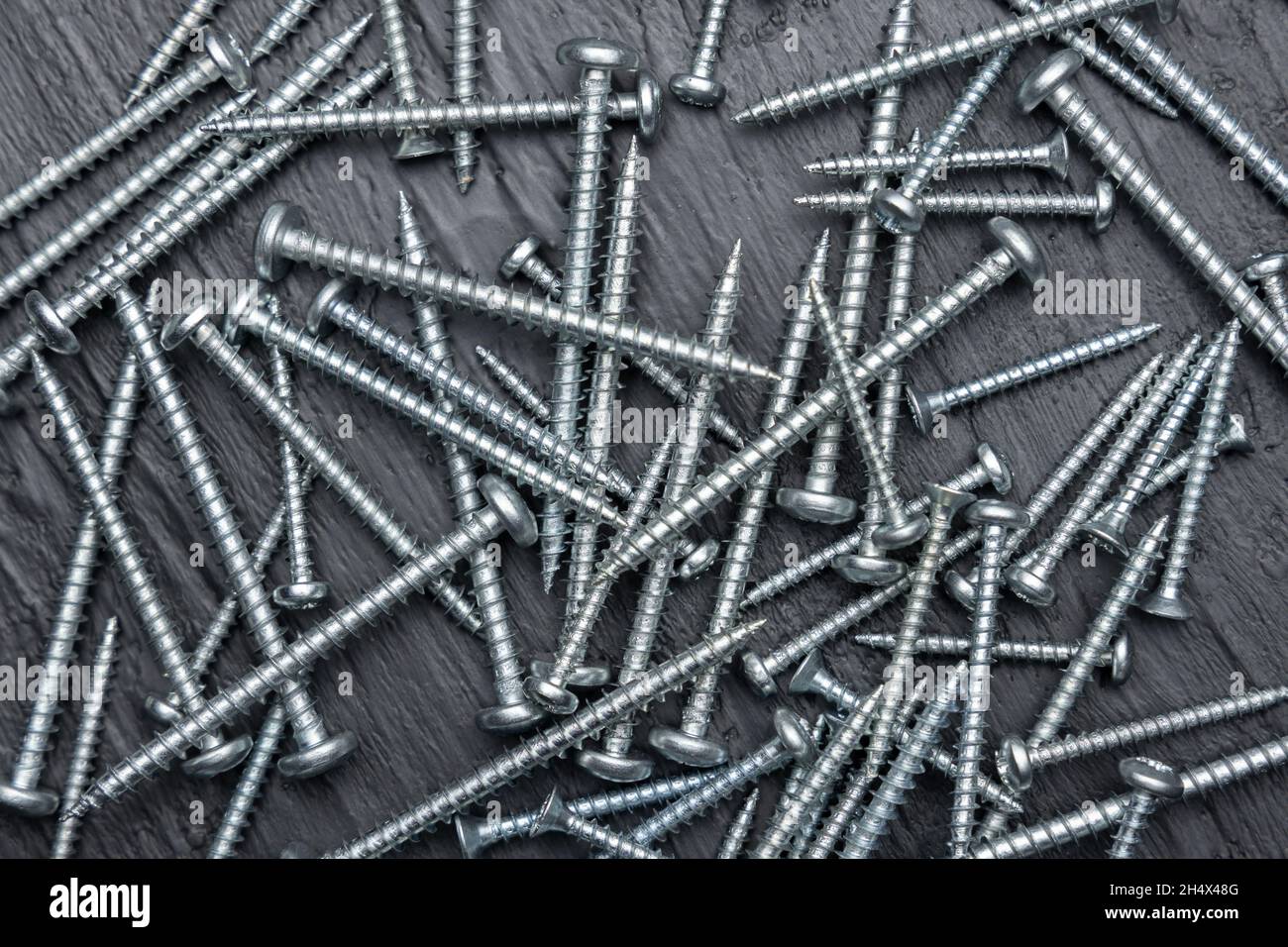 Pile of screws made of steel as a background Stock Photo - Alamy