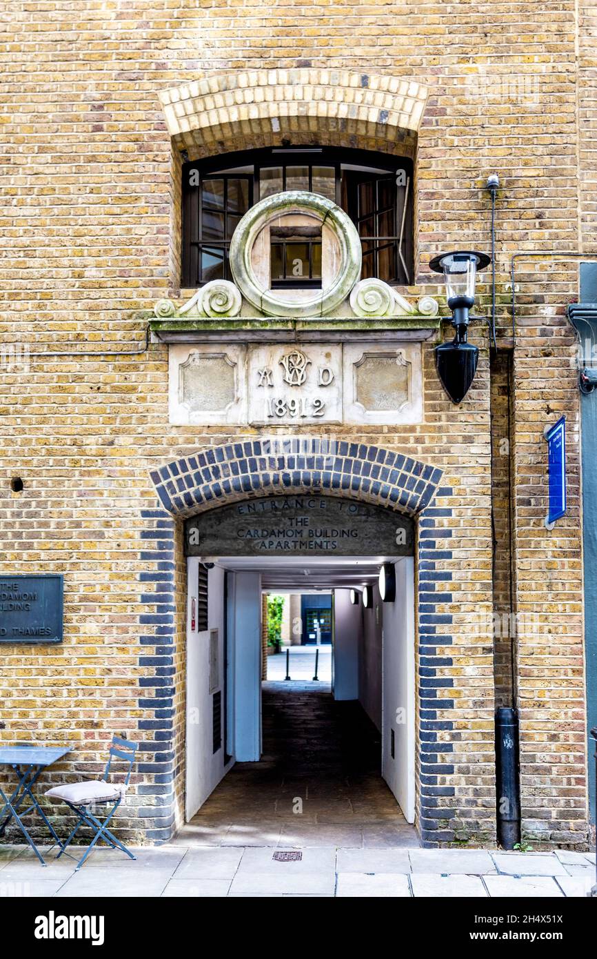 Shad thames hi-res stock photography and images - Alamy