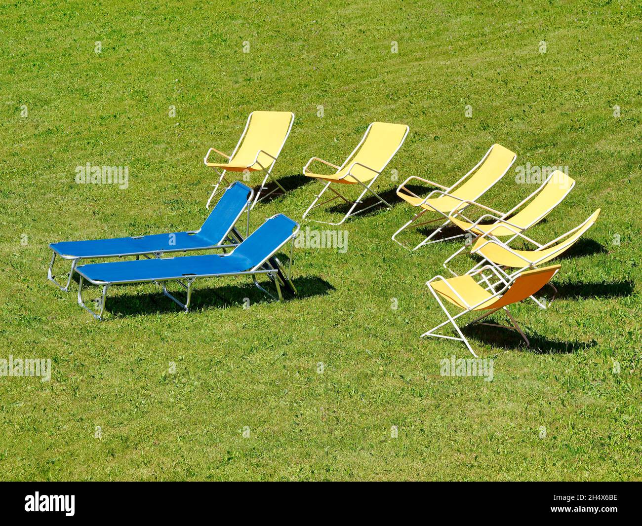 Vacant chairs hi-res stock photography and images - Alamy