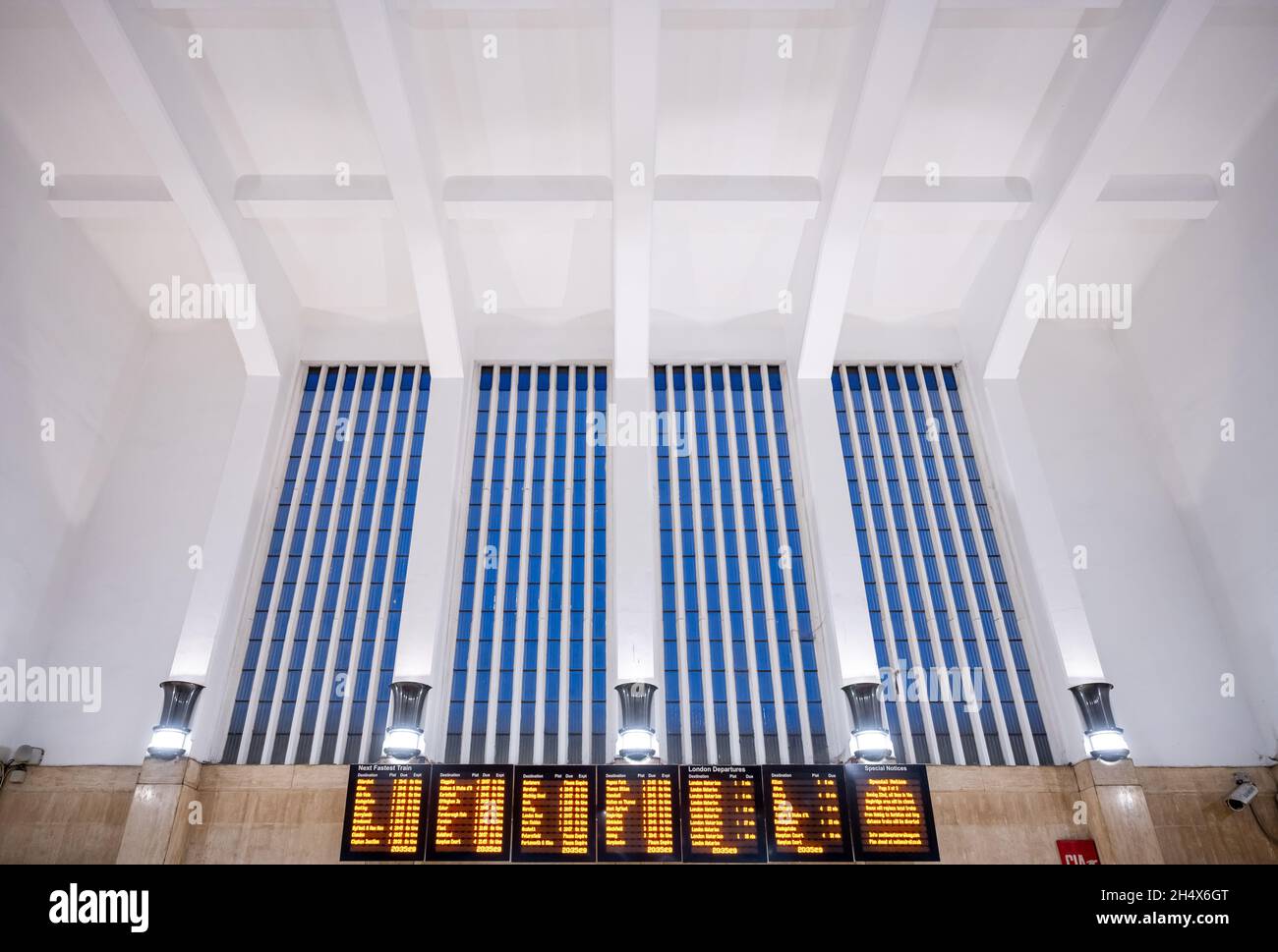 Surbiton Railway Station, Surbiton, London Stock Photo - Alamy
