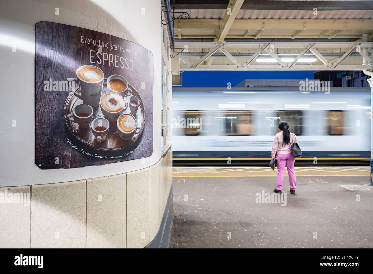 London underground station sign deco hi-res stock photography and ...