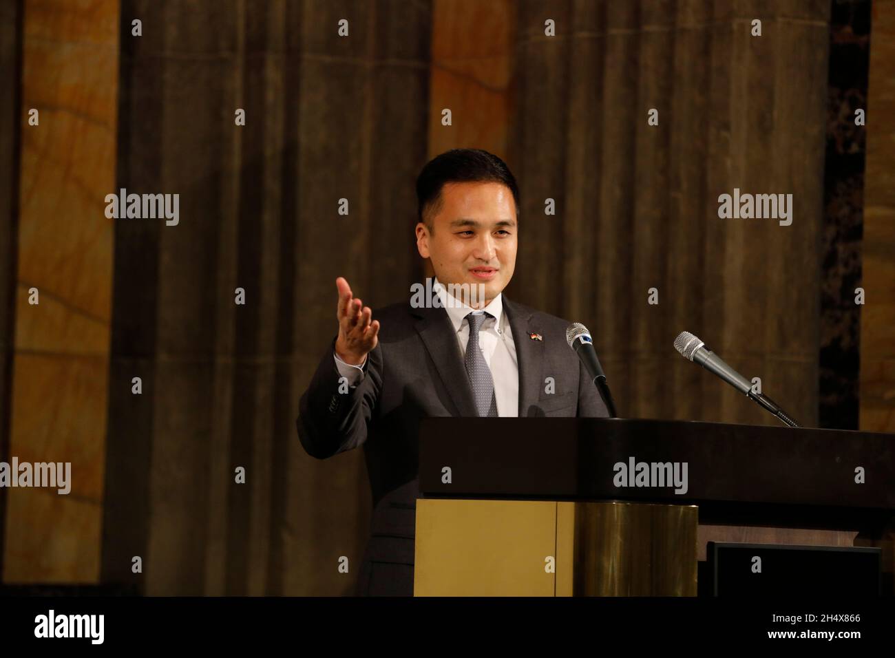 Kenichiro (Ken) Toko, U.S. Consul General in Leipzig bei: UNSERE ...