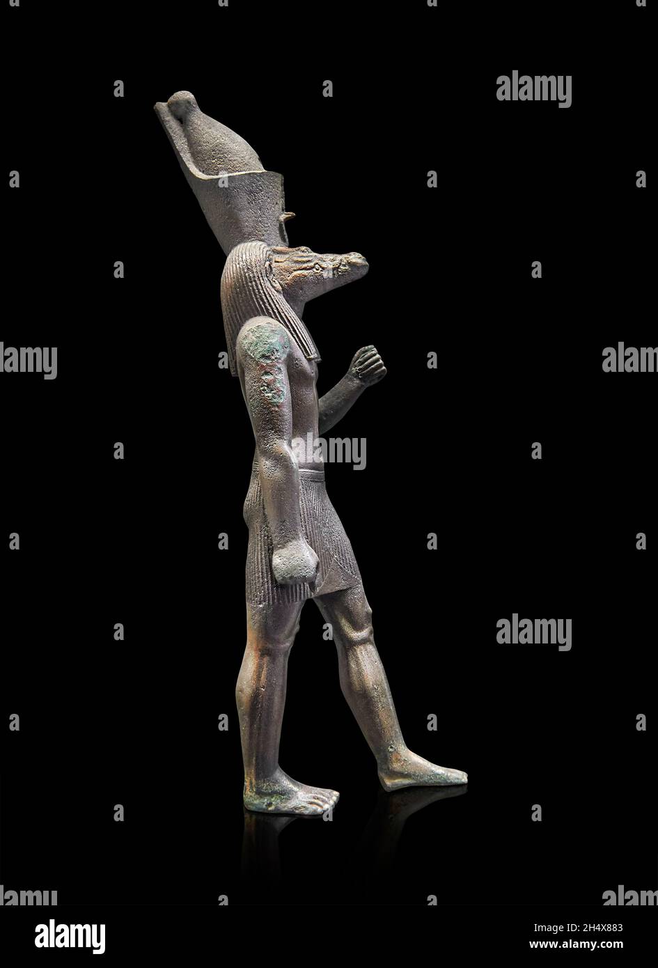 Egyptian statue sculpture statue of Sobek, 595-589 BC . Louvre Museum E ...