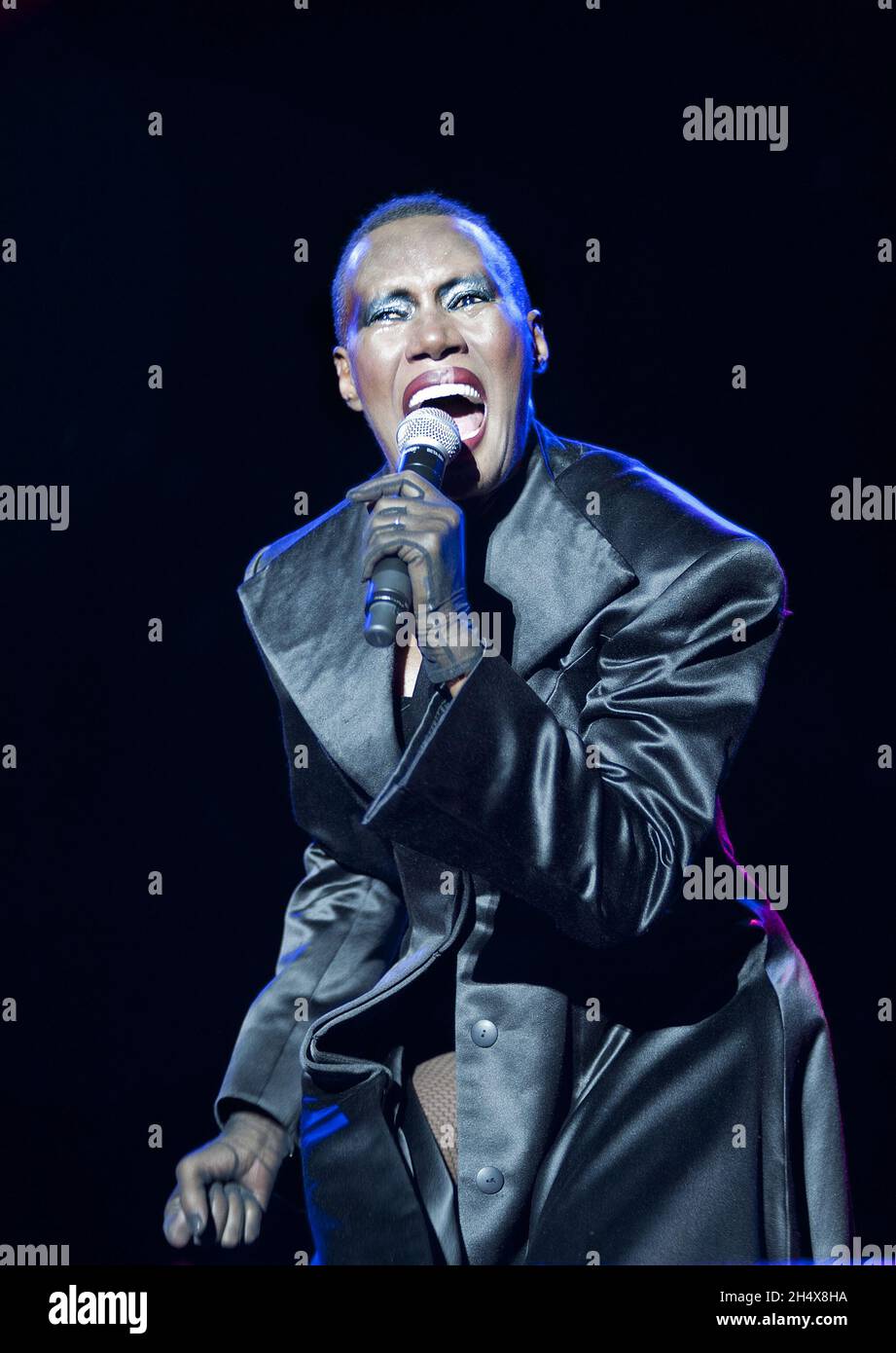 Grace jones in concert london hi-res stock photography and images - Alamy