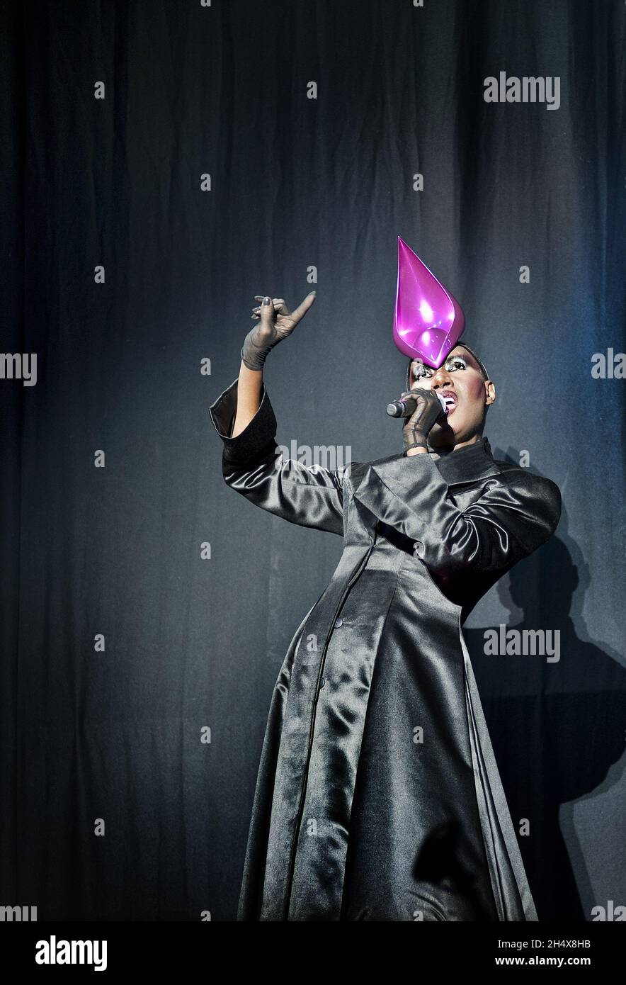 Grace jones in concert london hi-res stock photography and images - Alamy