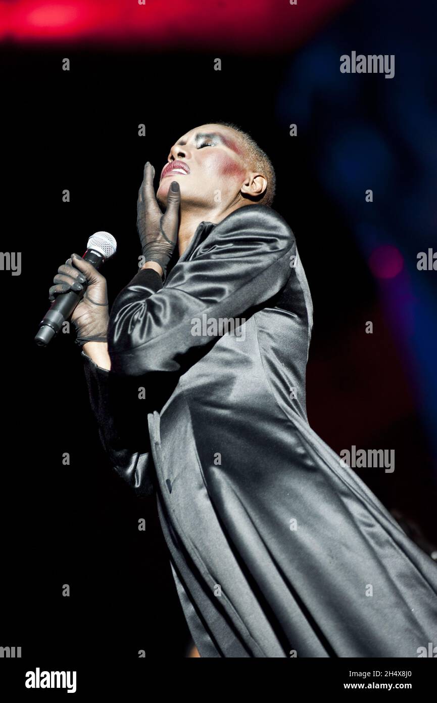Grace jones in concert london hi-res stock photography and images - Alamy