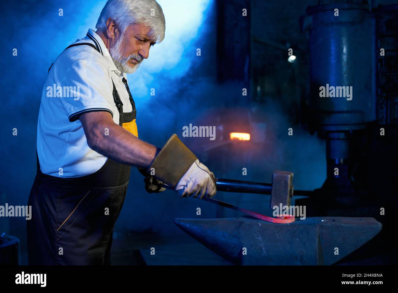 Using forceps hi-res stock photography and images - Alamy