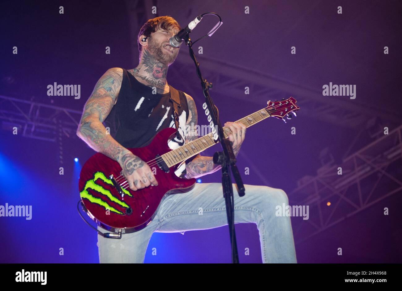 Jona Weinhofen Guitar