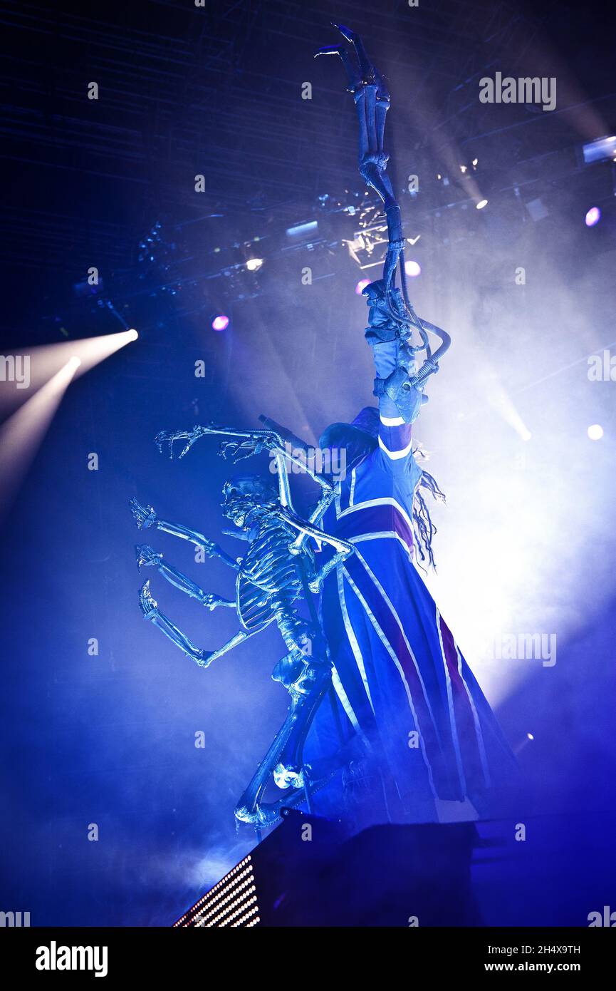 Rob Zombie live in concert during Twins of Evil tour with Marilyn ...