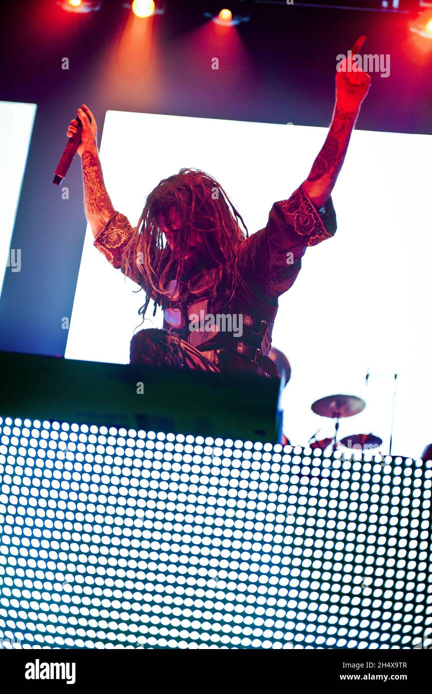 Rob Zombie live in concert during Twins of Evil tour with Marilyn ...